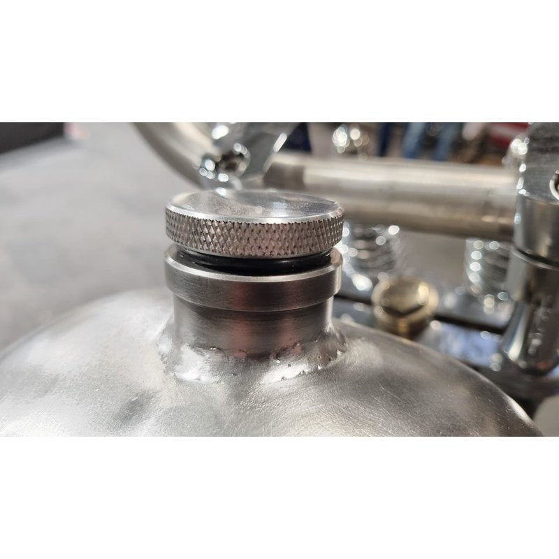 Aluminium Gas Cap black with knurl and weld-in bung – roadsiderepairshop